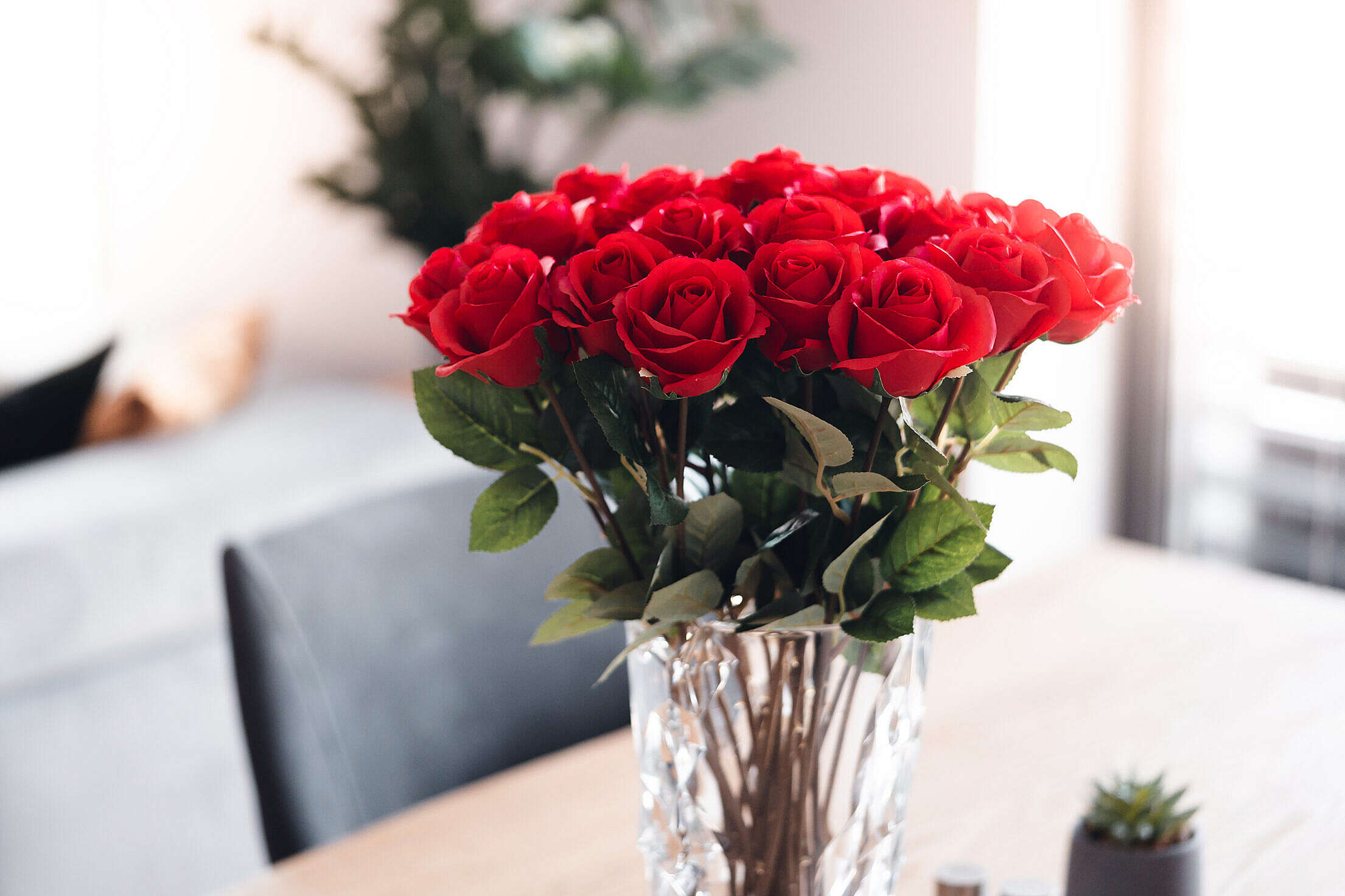 Bouquet of Red Roses in a Crystal Vase Free Stock Photo | picjumbo