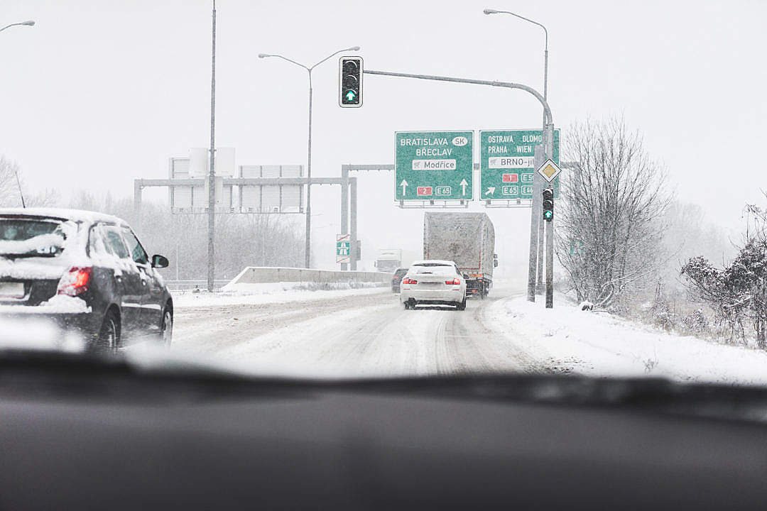 20+ Snowing Free Photos and Images | picjumbo