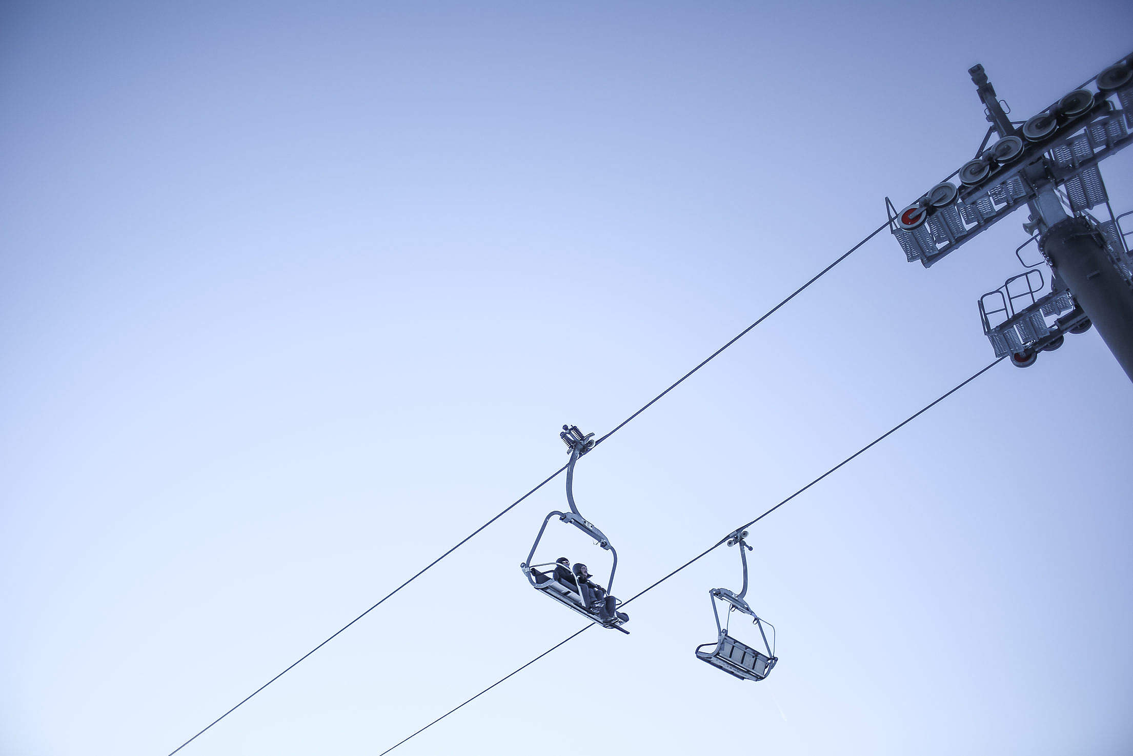 Sky and Ski Lift Minimal Free Stock Photo | picjumbo