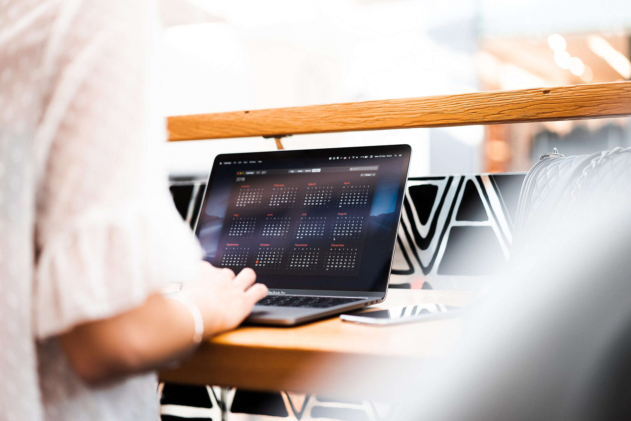 Woman Using Her MacBook in a Café Free Stock Photo | picjumbo